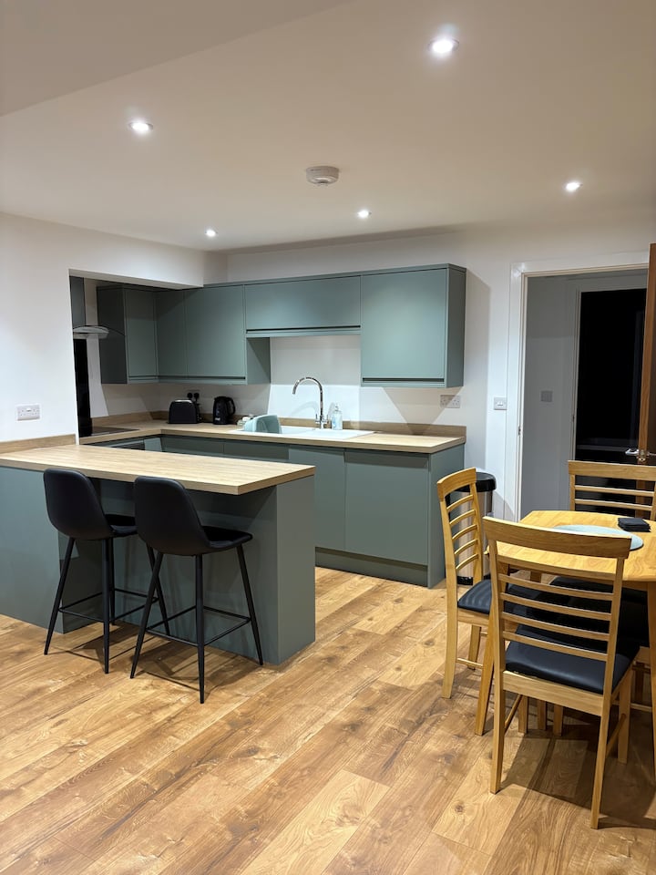 Central Ground Floor 2 Bedroom Apartment - Ely