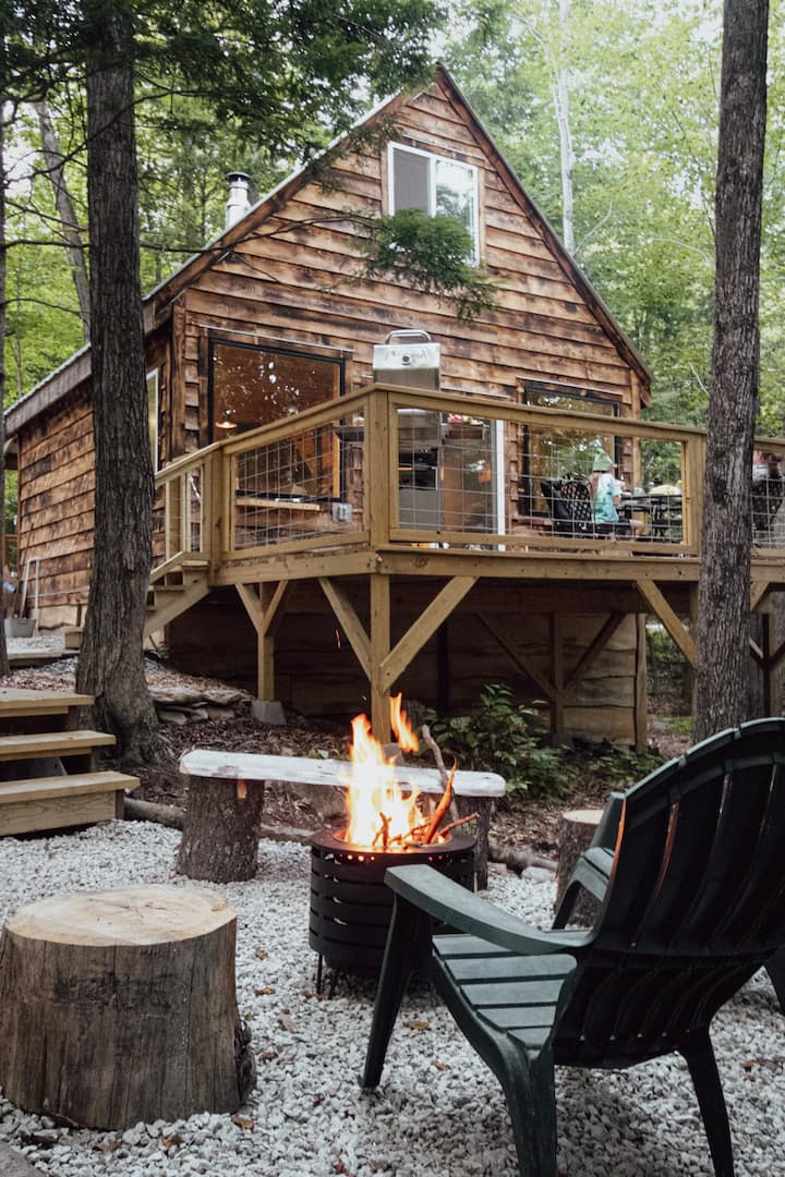 Modern Rustic Cabin + Sauna Near Lake & Hike - New Hampshire