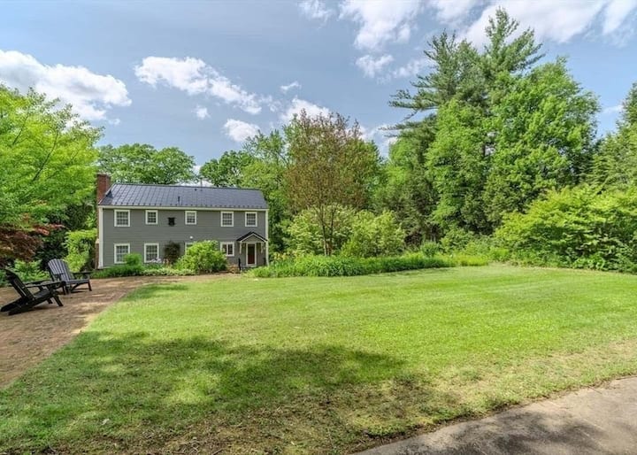 Spacious House In The Woods - Massachusetts