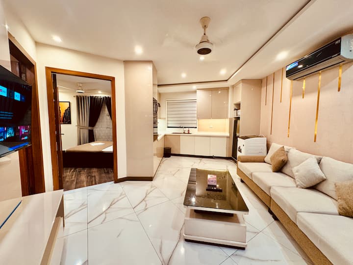 The Cozy Suite - Lux Haven Stays - Lahore