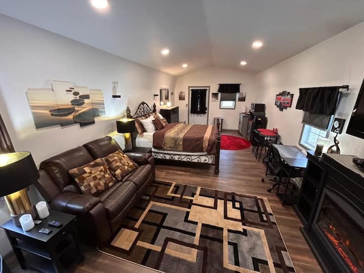 Modern Cozy Guest House With Modern Bathroom - Mount Vernon, OH