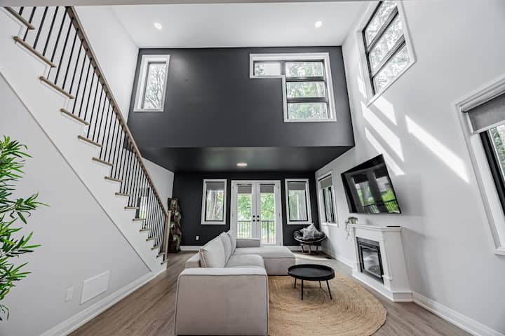 State-of-the-art Sun Filled 3bdrm Loft W/ Parking - Oshawa