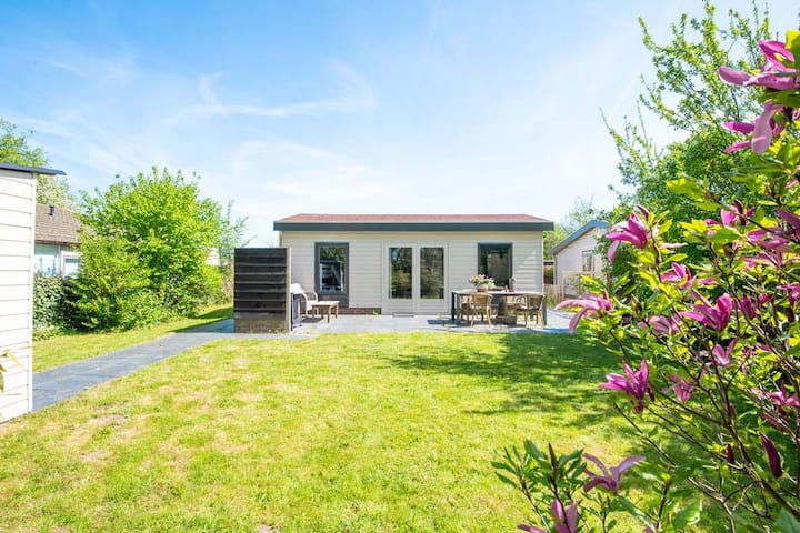 Duynhof.
Nabij Strand, Bos, Duinen En Stad. - Bergen aan Zee