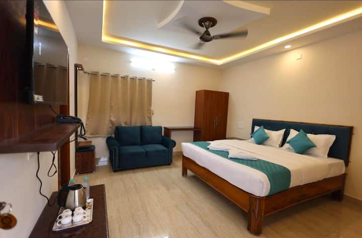 Hotel Jonna Grand Tirupati - Tirupati