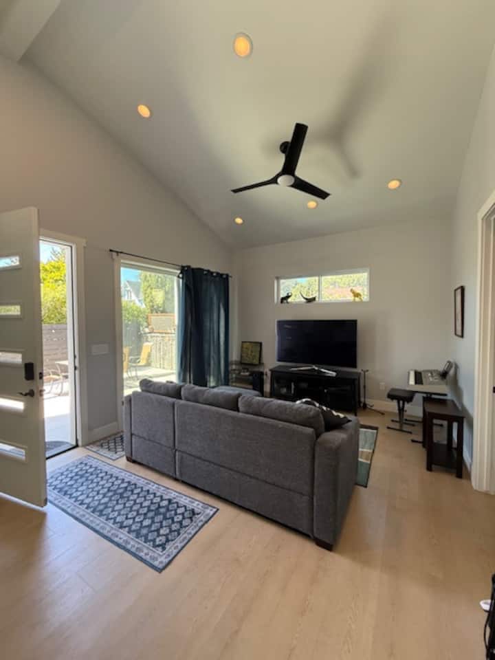 Cozy Hidaway Centrally Located In Alameda. - Alameda, CA