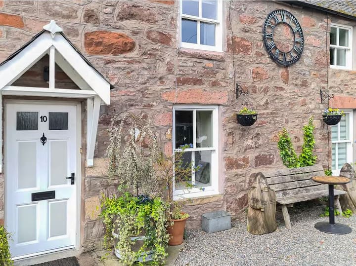 1 Bedroom Alexander Courtyard-free Parking - Culloden Battlefield