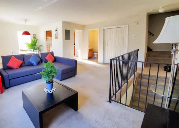 New Listing Discount Large Townhome Free Parking - Edison