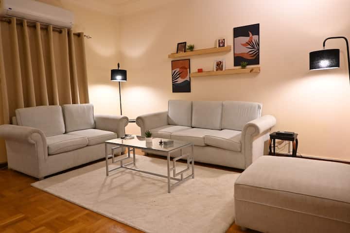 Classy Zamalek Family Home With Indoor Terrace. - Kairó