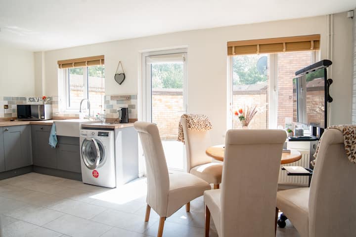 Cosy Room In Modern Home - Northampton