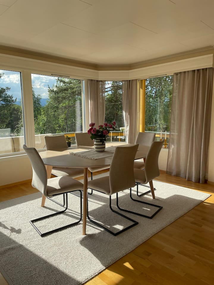 Sentral Og Romslig Villa - Alta
