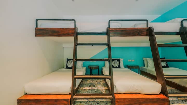 Family Room, J Boutique El Nido - El Nido, Philippines