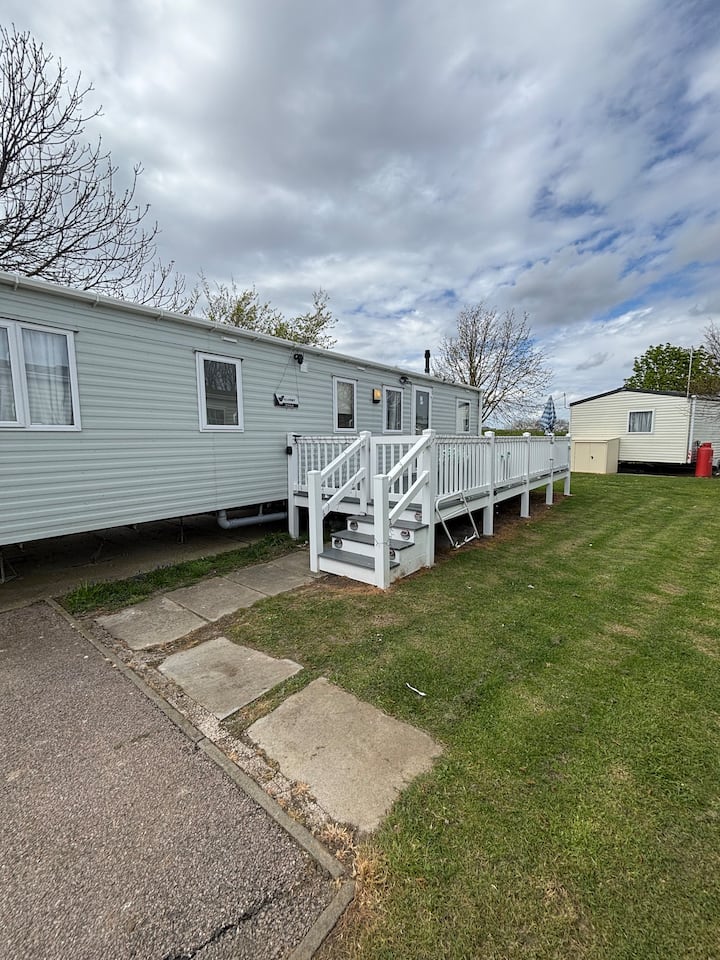 Clacton Family Retreat – Sleeps 8 - Clacton-on-Sea