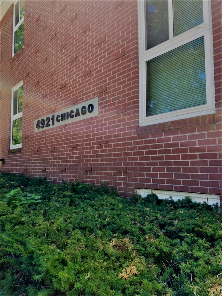 Lovely Two Bed/bath In Dundee Omaha Ne #5 - Omaha, NE