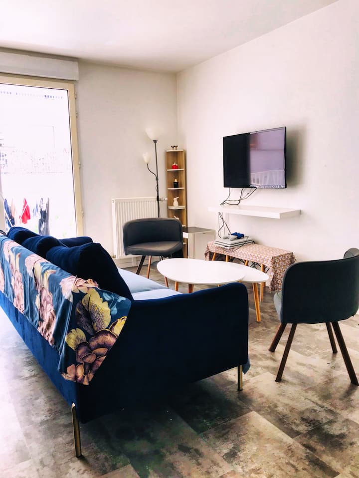 Room For One Person Or A Couple - Aubervilliers