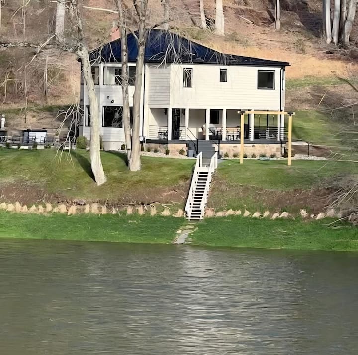 West Bank Lodge On Pine Creek - Jersey Shore, PA