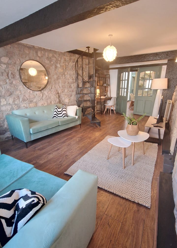 Historic 1629 May Cottage With Hot Tub - Lancashire