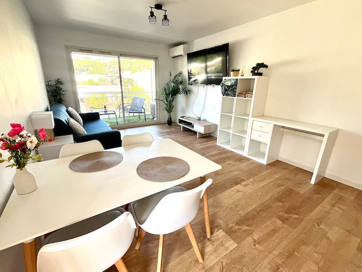 Studio Climatisé, Avec Terrasse Et Parking Privé - Cagnes-sur-Mer