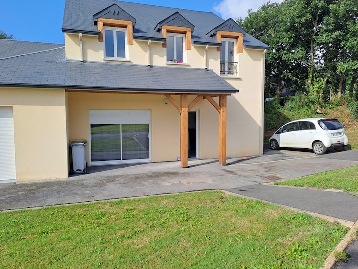 Appartement Entierement Refait Au Calme - Chateaulin