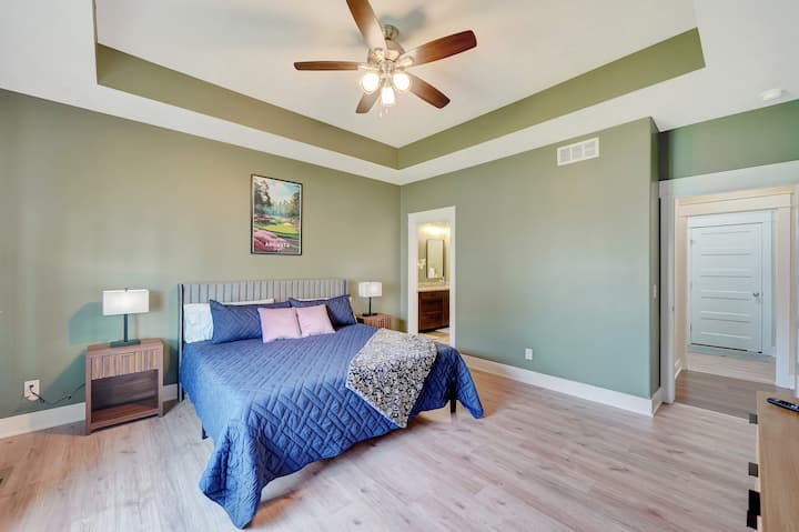 Tee Time + Pet Friendly - Lincoln, NE