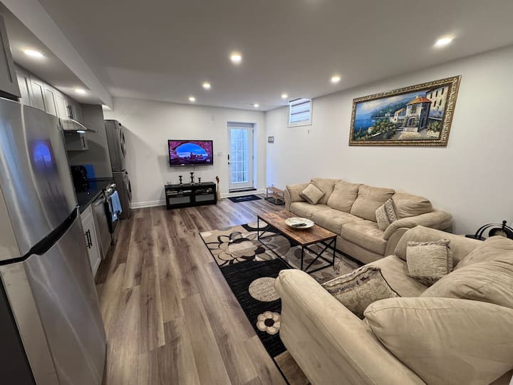 Modern 2br Basement Near Nature - 哈密爾頓