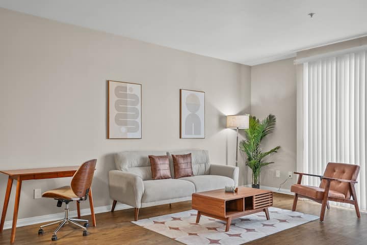 Marina Escape - Los Angeles Airport (LAX)