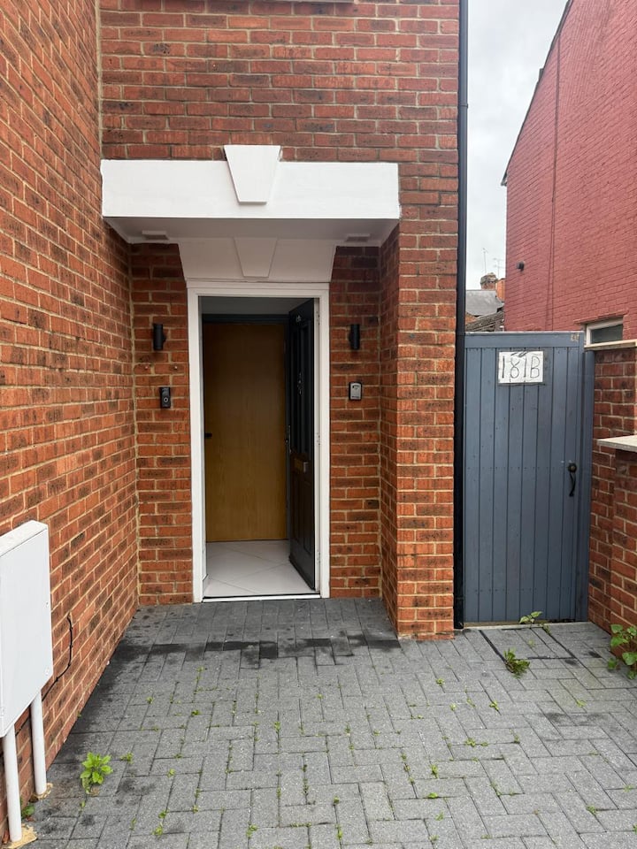 Charming & Bright Reading Stay Near River & Shops - Reading