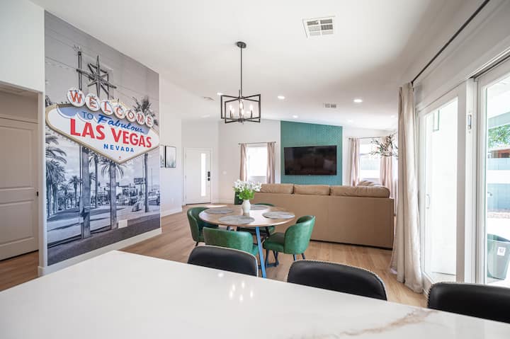 Newly Renovated, Modern Vegas Retreat! - North Las Vegas, NV