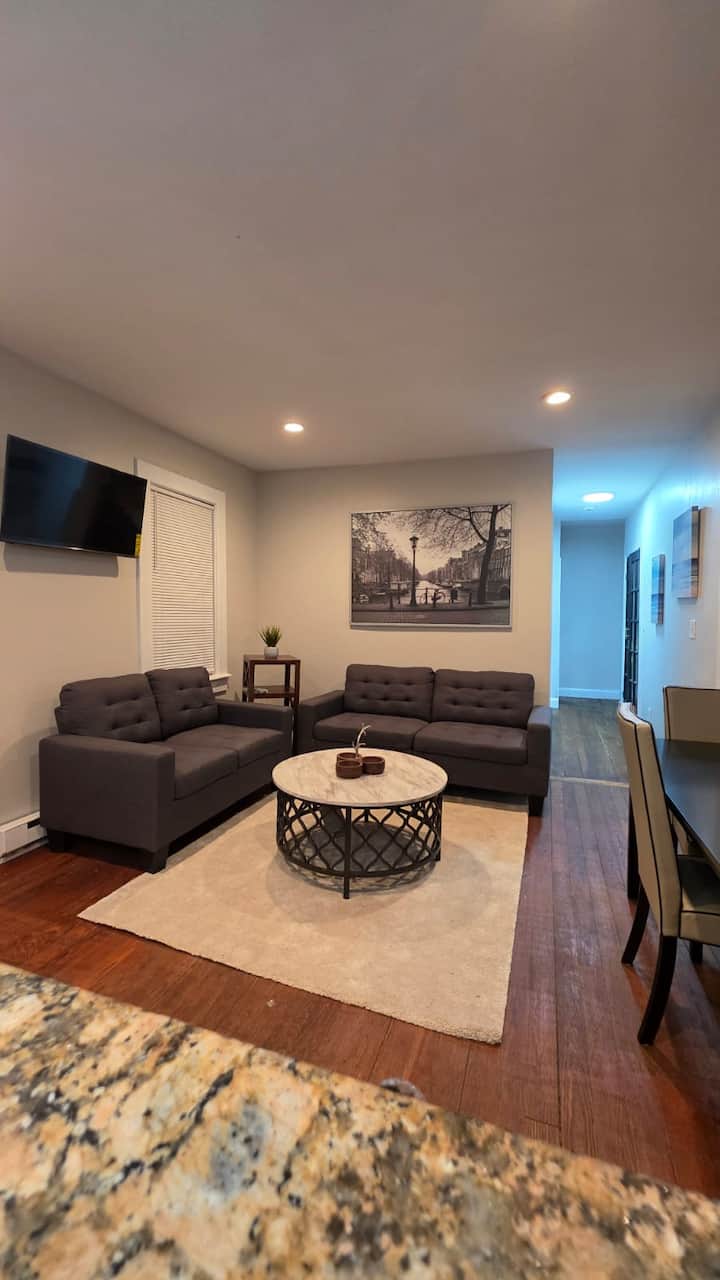 New Bedford -Coastal Apartment - Buttonwood Park Zoo, New Bedford