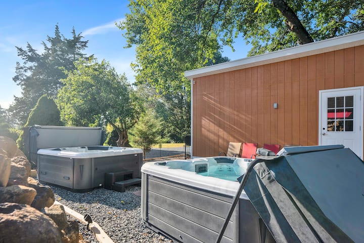 The Stable Suite | Hottubs Sauna Firepit - New Hope, PA