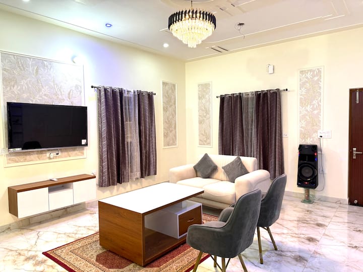 Luxury Villa With Park View, Peaceful, Resort Feel - Noida