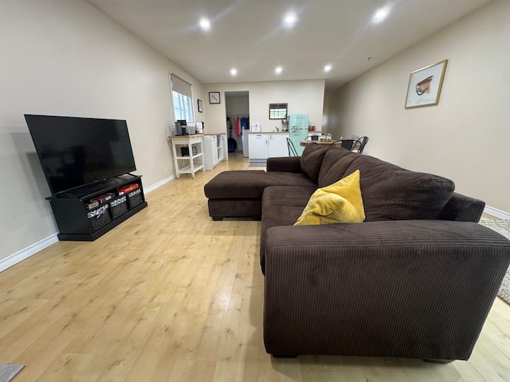 Spacious Urban Nature Stay - Kamloops