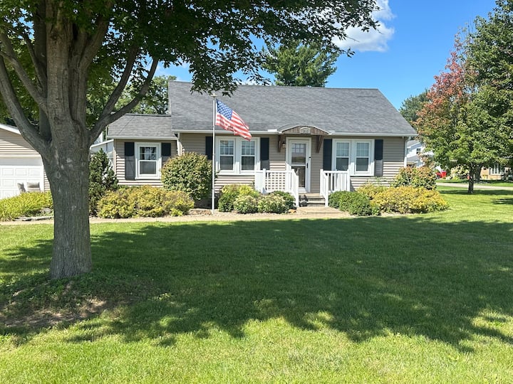 1 Bedroom 1 Bathroom Cottage - Standard, IL