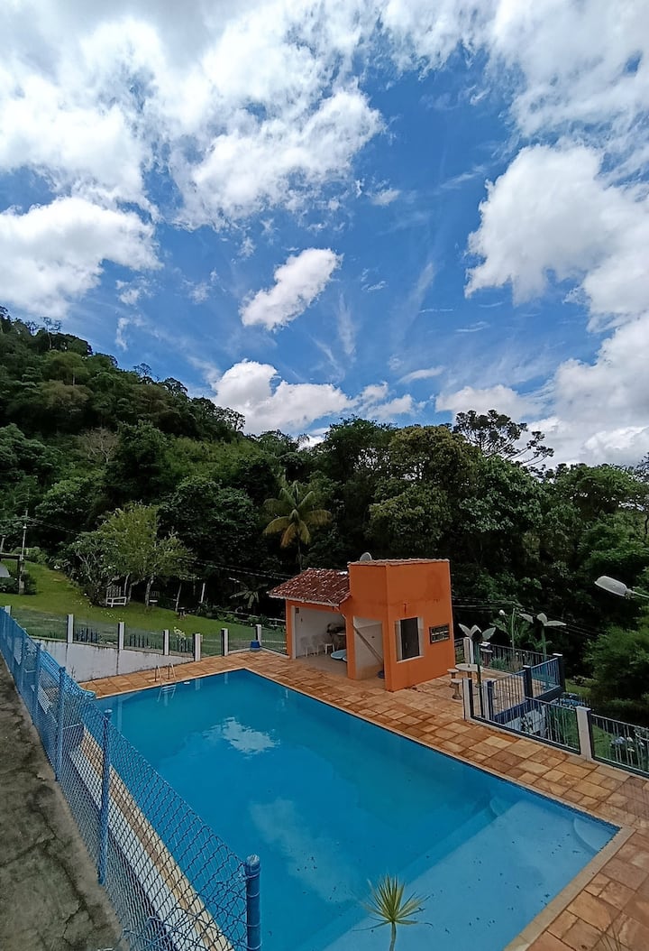 Casa Com Vista Para Serra 2qtos Quintal, Varanda - Extrema