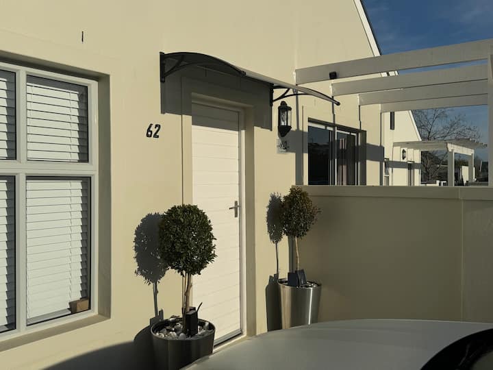 Avalon - 4 Bed 4 Bath Secure House In Stellenbosch - Stellenbosch