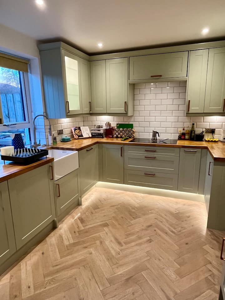 2 Bed, Quiet Canal Location, Parking & Epic Views - Fort William