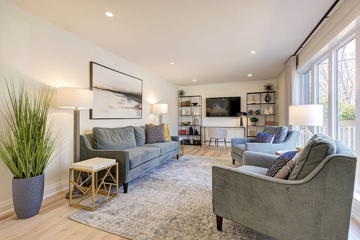 Luxury 2br Suite Near Waterfront - Burlington
