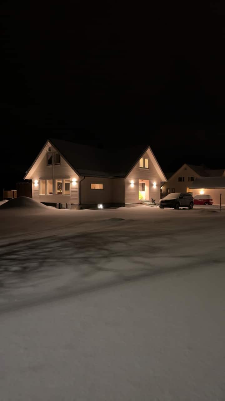 Familie Hus Landlig Men Sentralt - Alta