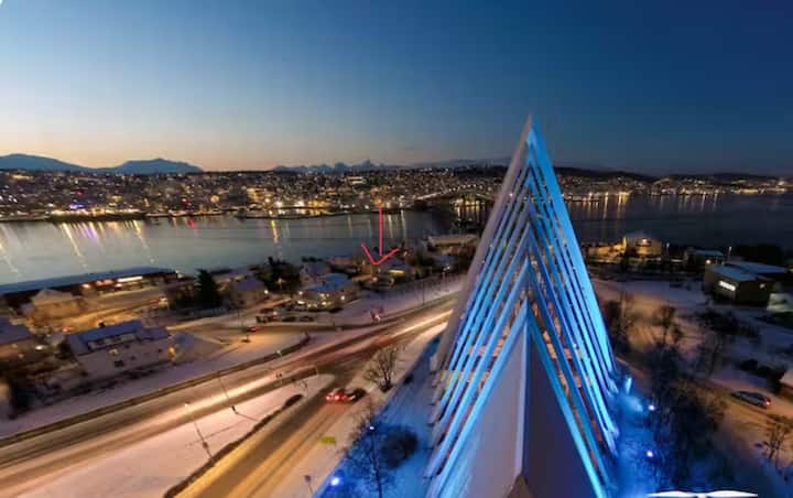 Sentrumsnær, Stor Bolig Ved Ishavskatedralen - Tromsø