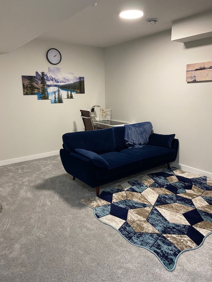 Classy & Quiet Comfort For 2 - Airdrie