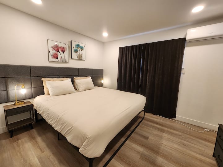 Cozy Pet-friendly Studio: Laundry & Pool Access - Las Vegas