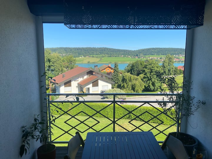 « La Gentiane Bleue », Vue Lac Saint Point. - Métabief