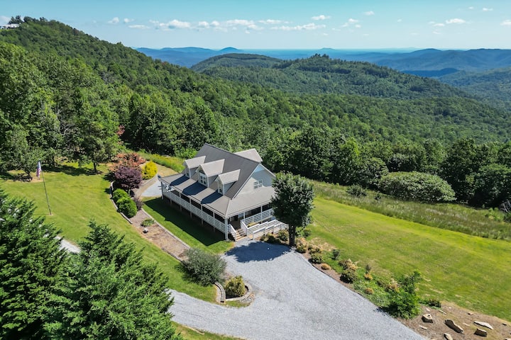 Deck W/view + Hot Tub + Fire Pit - World’s Inn - Morganton, NC