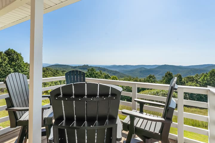 Deck W/view + Hot Tub + Fire Pit - World’s Inn - Morganton, NC