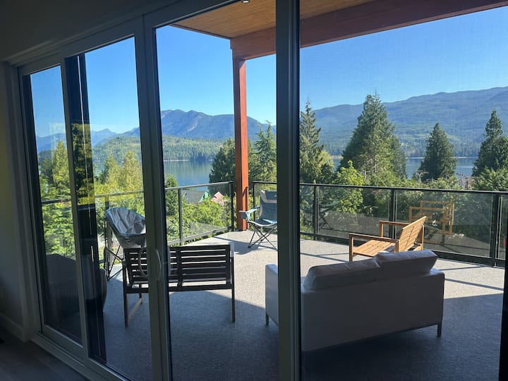 Modern Home With Stunning Views. - Sechelt