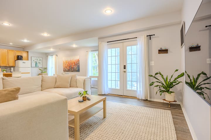 Cozy 2bd/ba Private Above Ground First Floor Suite - Herndon, VA