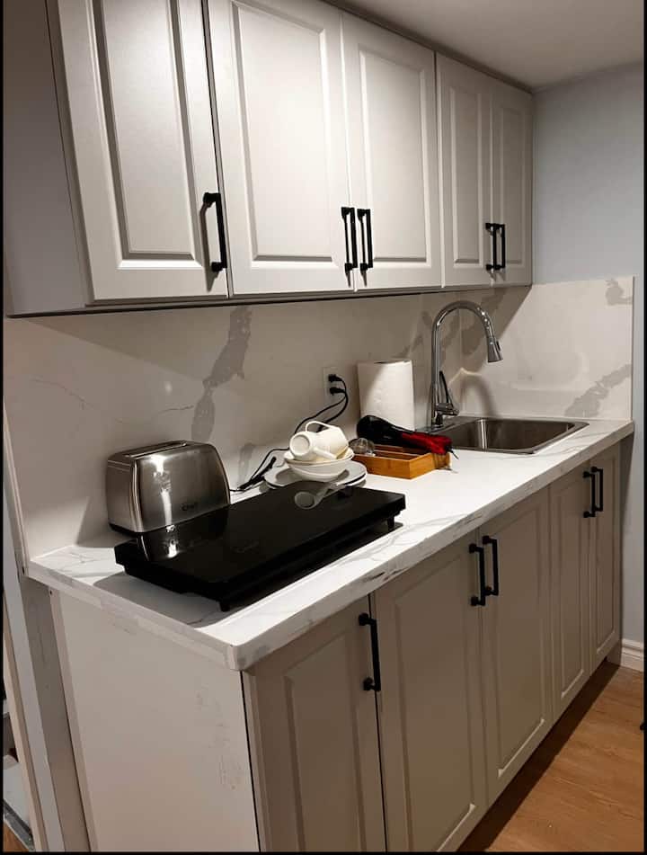 One Bedroom One Bathroom Bedroom - Peterborough, ON, Canada