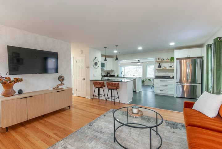 Cozy Mountain Views & Design - Charlottesville, VA