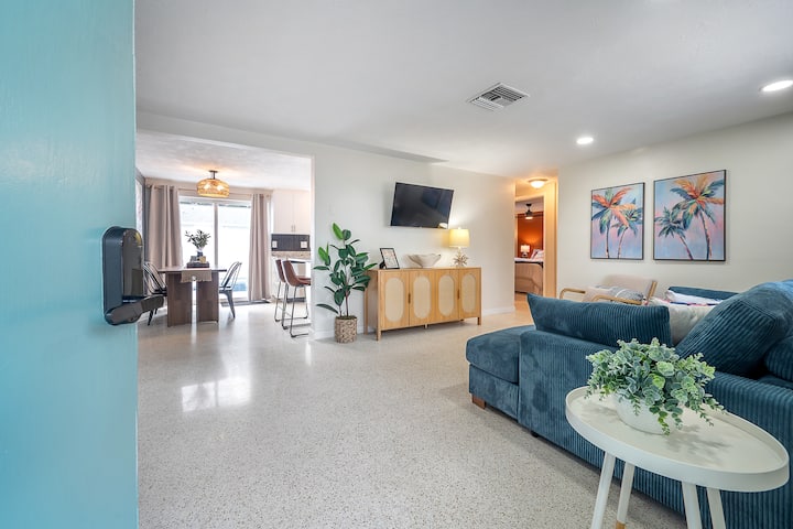 Heated Pool, Putting Green, Sleeps 6 - Palm Harbor, FL