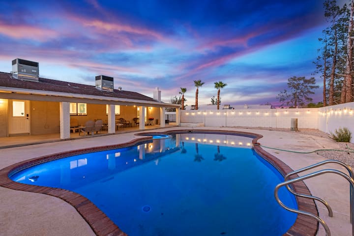 Spacious Family Getaway With Private Pool - Las Vegas, NV