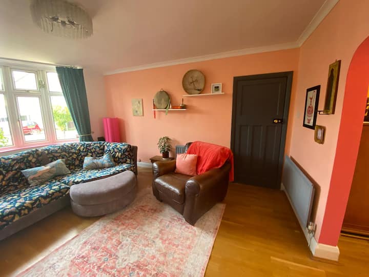 A Cosy, Bright & Spacious Home - Taunton